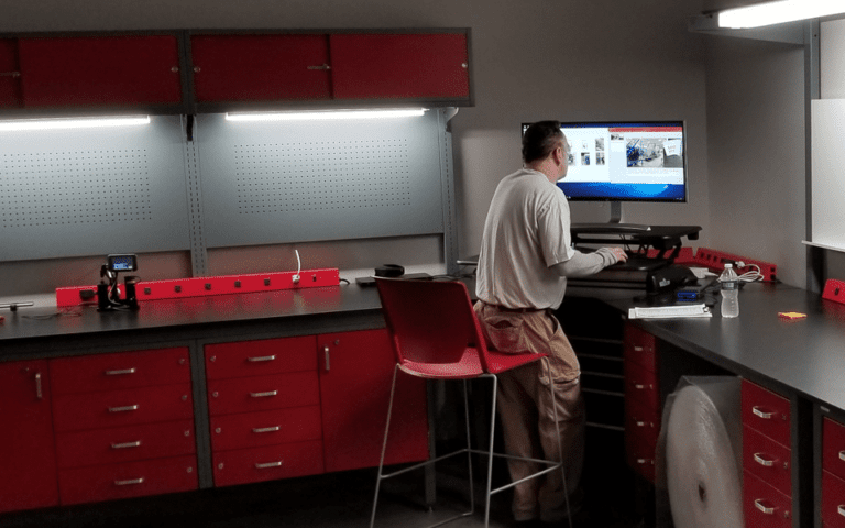 Industrial Workbench - Shop Heavy-duty Workstations